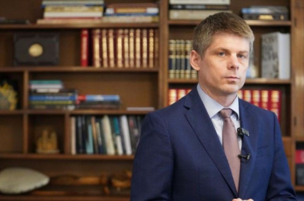 Kakav recept za borbu Srbije protiv dezinformacija sprema Arno Gujon? - Istinomer